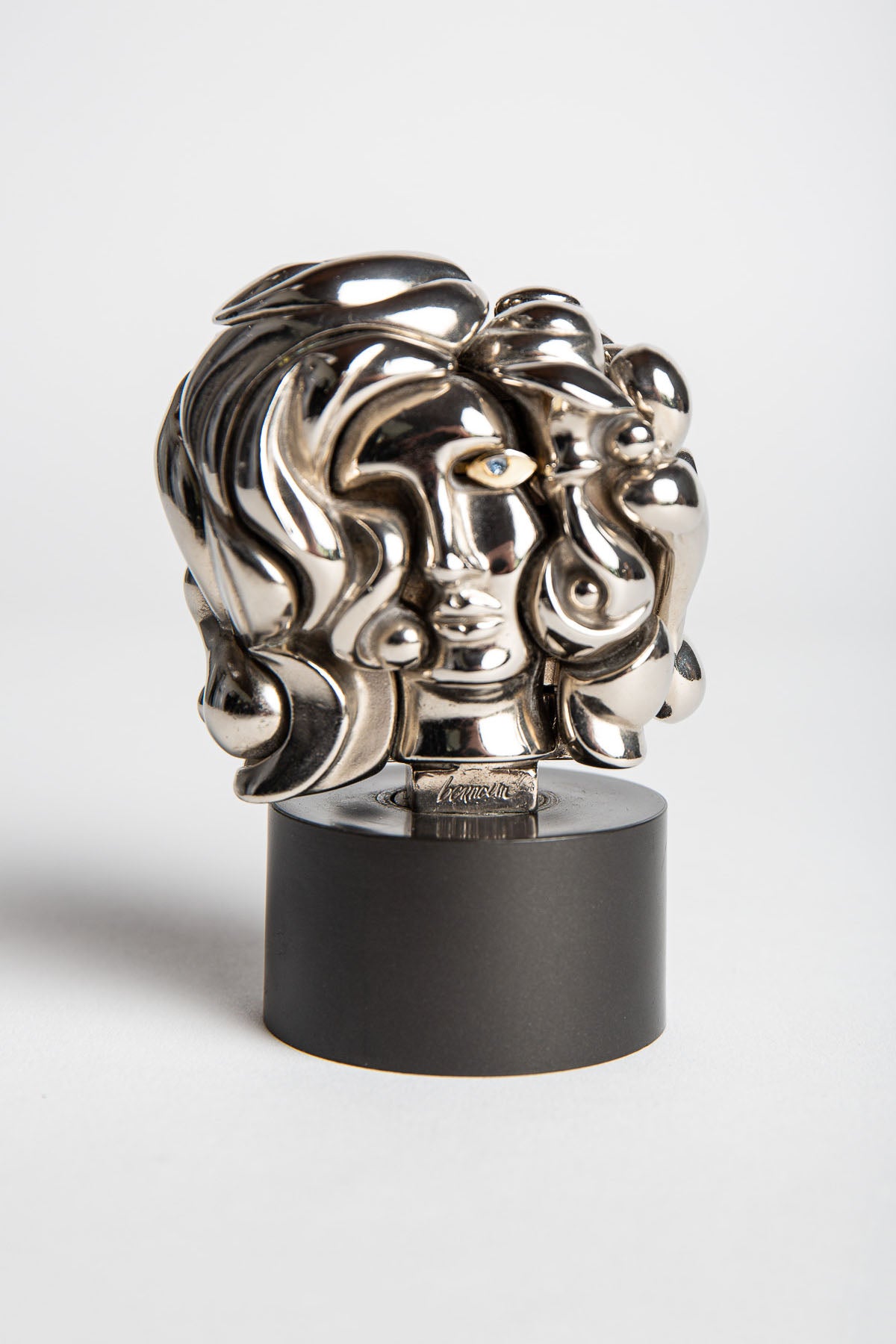 MAXFIELD PRIVATE COLLECTION | 1968 PORTRAIT DE MICHELE STATUE